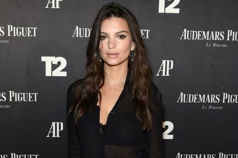 Emily Ratajkowski Net Worth 2020, Biography, Clothing Line, Booking ...
